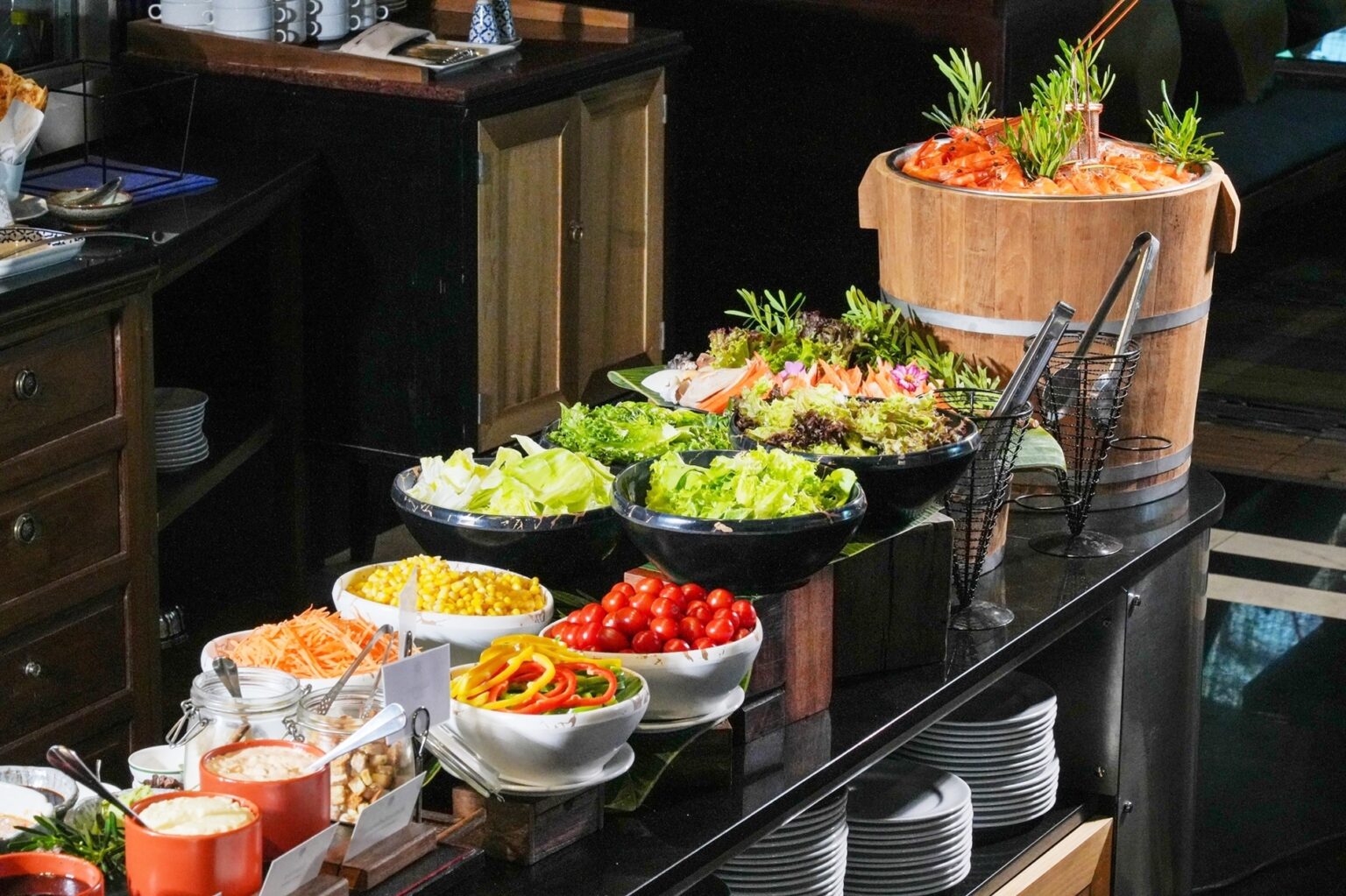 INTERNATIONAL LUNCH BUFFET / SEAFOOD BUFFET DINNER - MESTYLE Museum Hotel