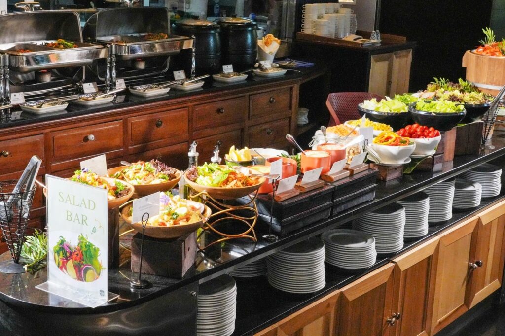 INTERNATIONAL LUNCH BUFFET / SEAFOOD BUFFET DINNER - MESTYLE Museum Hotel