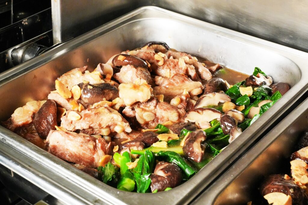 INTERNATIONAL LUNCH BUFFET / SEAFOOD BUFFET DINNER - MESTYLE Museum Hotel