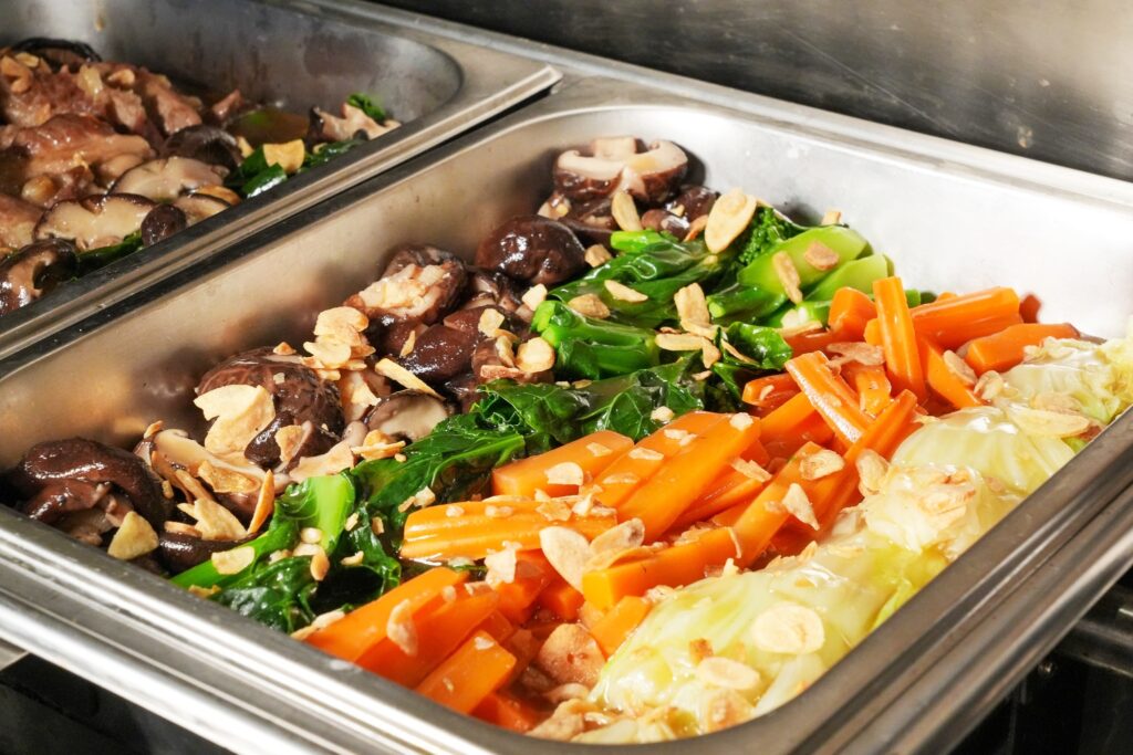 INTERNATIONAL LUNCH BUFFET / SEAFOOD BUFFET DINNER - MESTYLE Museum Hotel