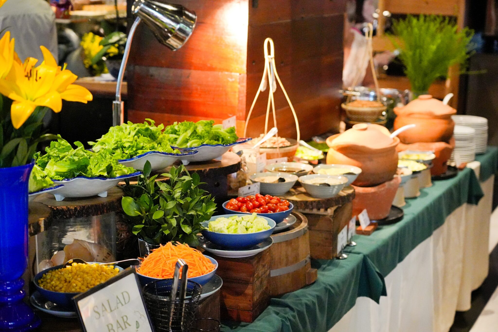 INTERNATIONAL LUNCH BUFFET / SEAFOOD BUFFET DINNER - MESTYLE Museum Hotel